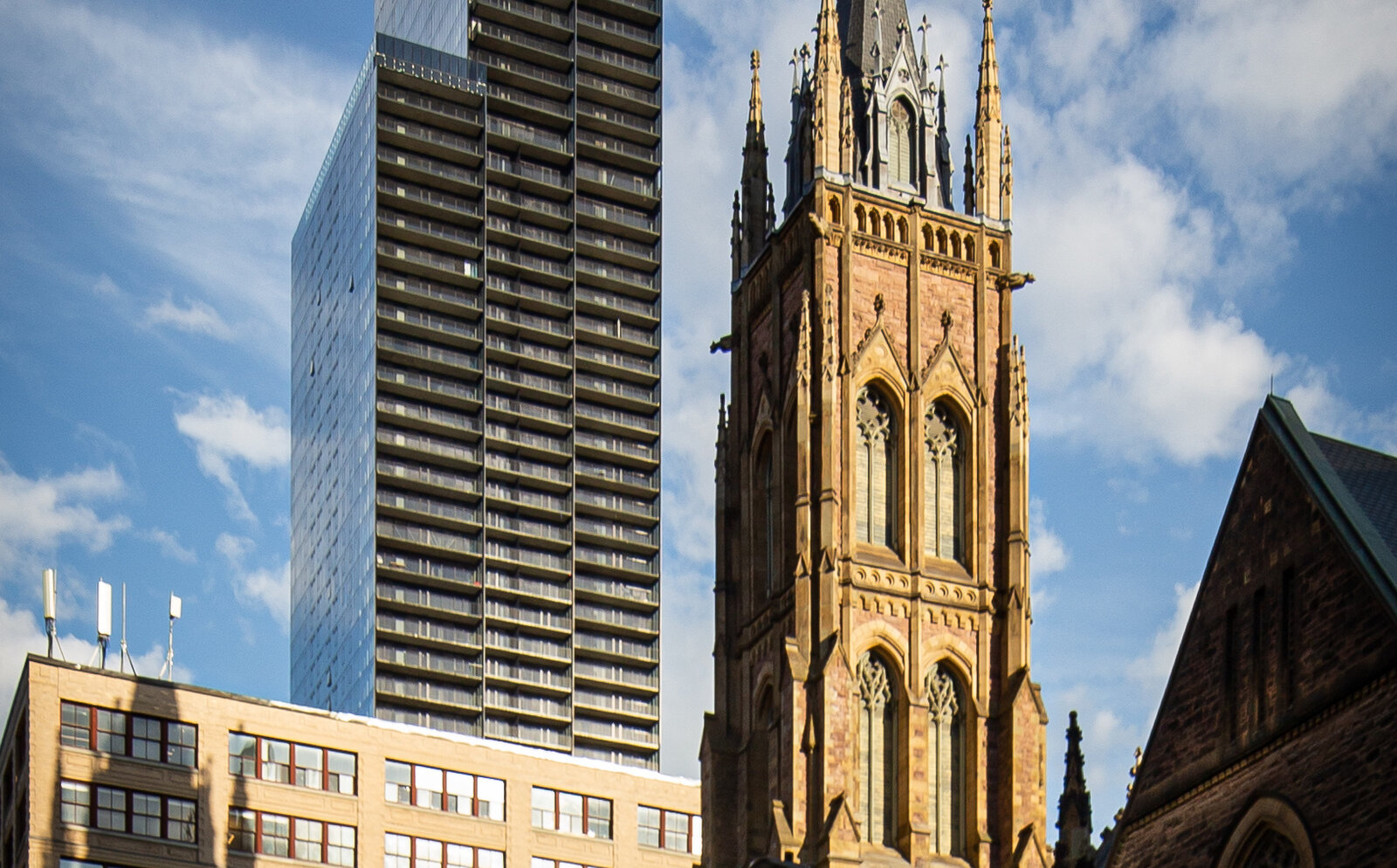 1, Square Phillips in Montréal, Québec | Magil Construction